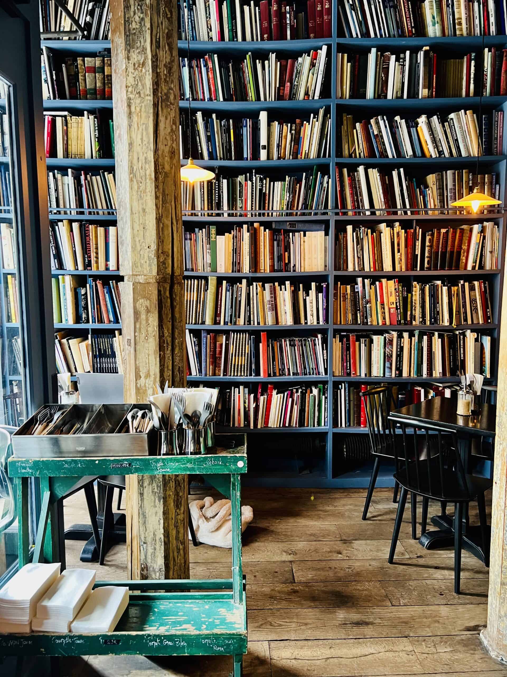 10 Cute cafes in Paris you NEED to have a coffee at!