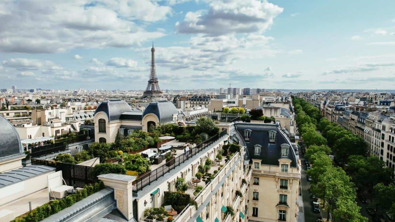 A guide to the Best Paris Hotels with Stunning Eiffel Tower Views