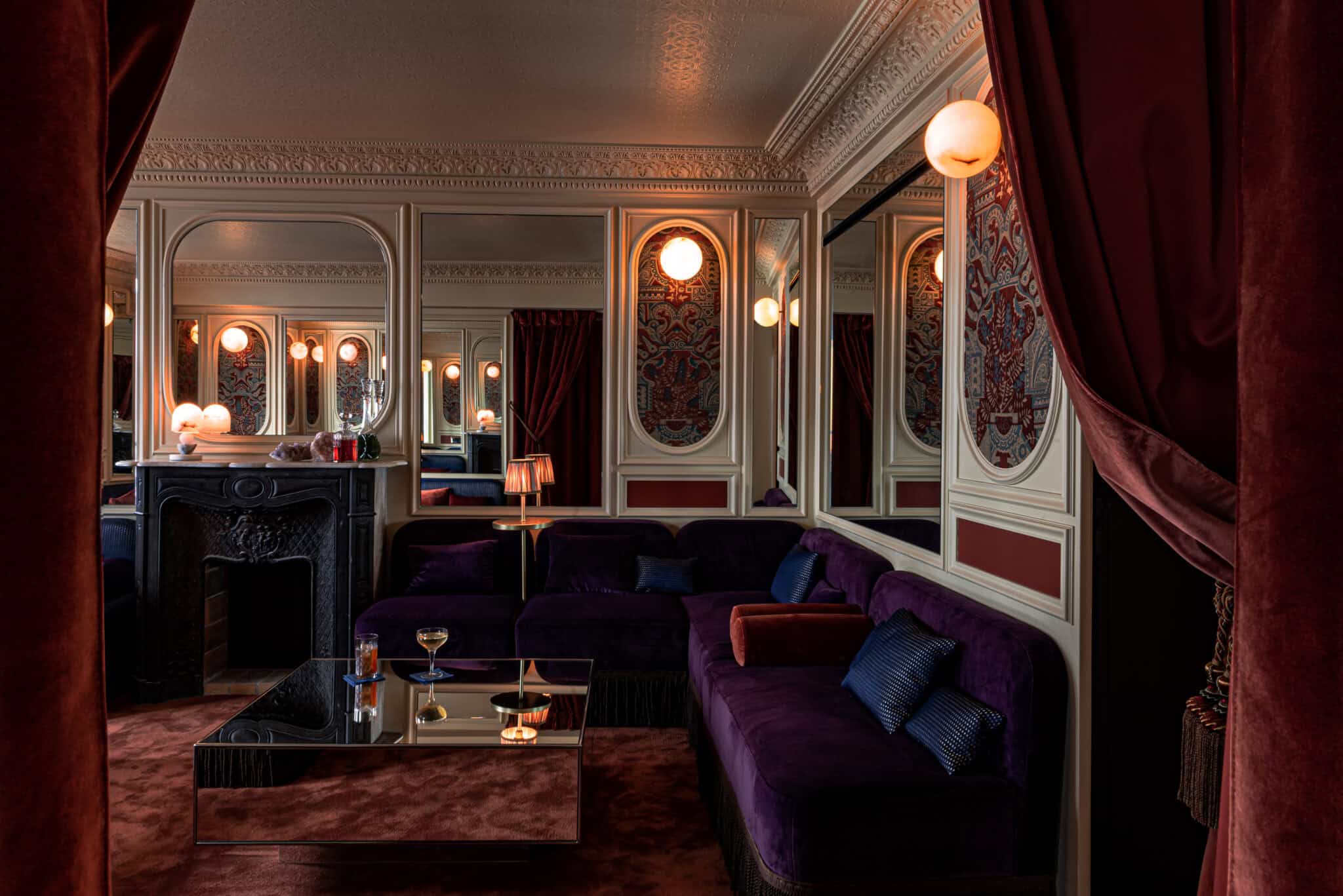 The Best Cocktail Bars in Paris - A Guide to Top Spots